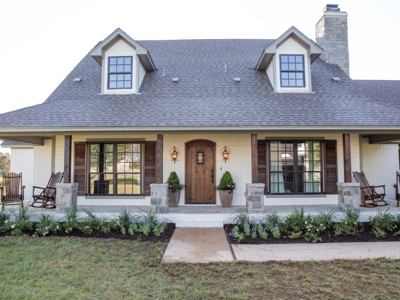 Photos Hgtvs Fixer Upper With Chip And Joanna Gaines Hgtv