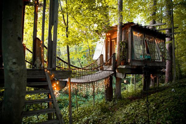 Woody Harrelson Celebrates Birthday in Atlanta Treehouses | HGTV