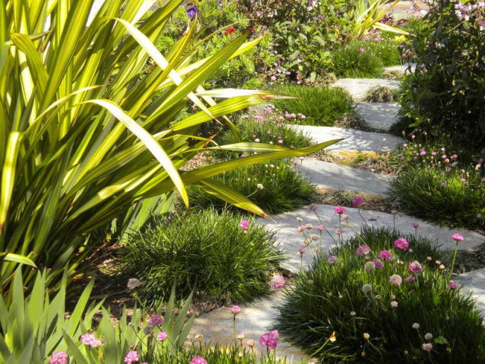 Designing Paths for Your Landscaping | HGTV