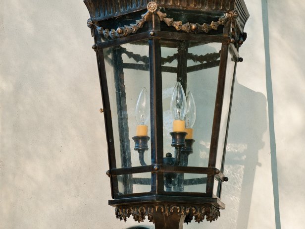 Ways to Light Your Outdoor Entryway | HGTV