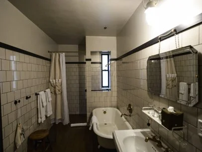 Hgtv Small Narrow Bathroom Ideas How To Make A Small Bathroom Look