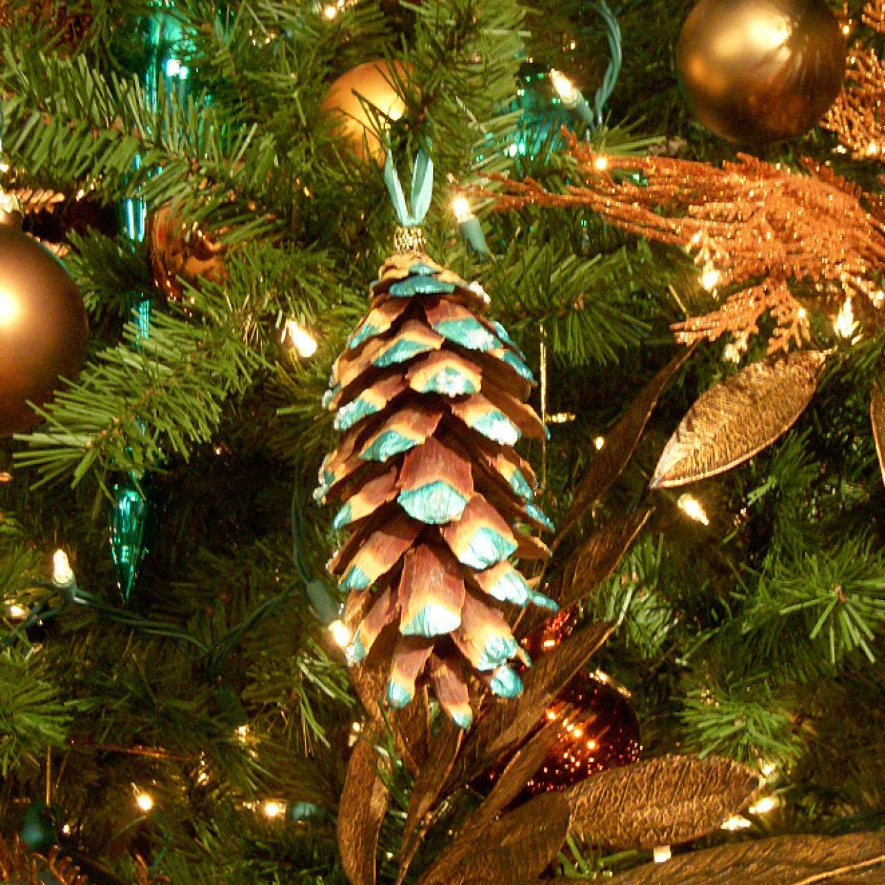 Pine Cone Ornament for Your Christmas Tree | HGTV