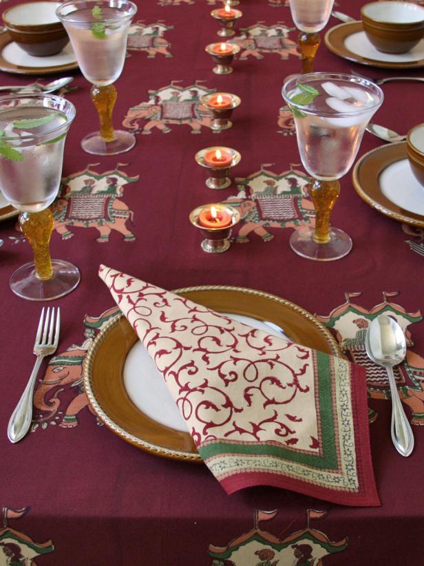 Patterned Tablecloths | HGTV