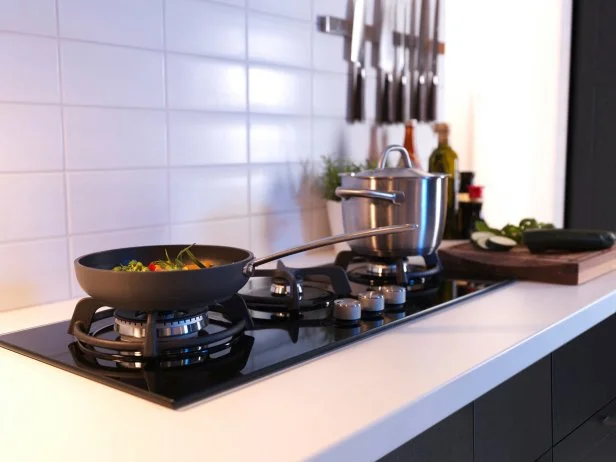 How to Choose Kitchen Cooktops | HGTV