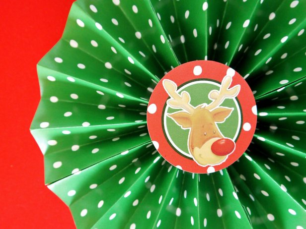 How to Make Folded Paper Rosettes | HGTV