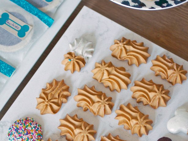 How to Host the Perfect Party for Your Pets | HGTV