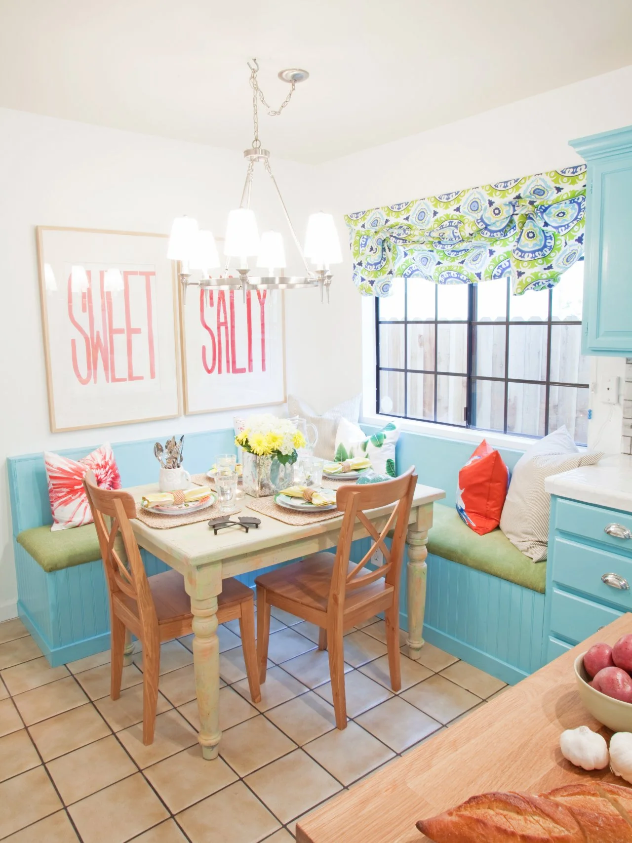 Hgtv banquette store