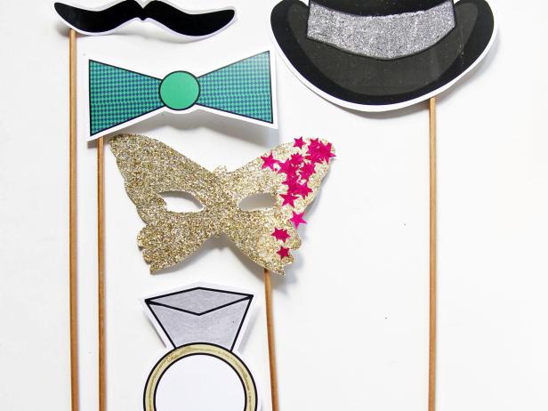 How to Set Up a DIY Photo Booth With Props and Backdrop | HGTV