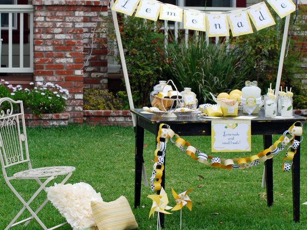 DIY Lemonade Stands & Lemonade Cocktails | HGTV