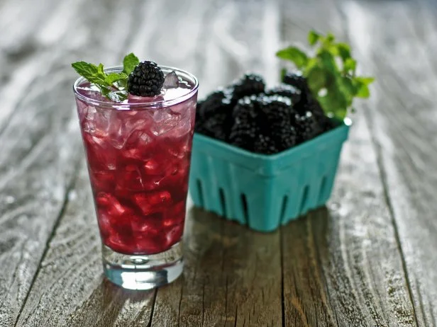 32 Easy Tailgate Cocktails for Football Fanatics | HGTV