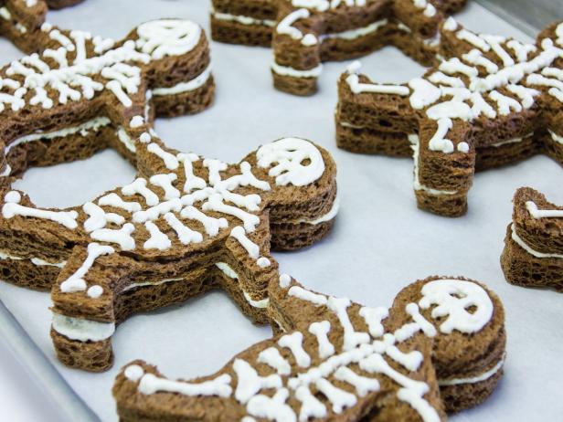 Halloween Snack: Scream Cheese Sandwiches | HGTV