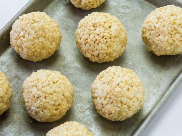 How to Make Rice Cereal Halloween Treats | HGTV