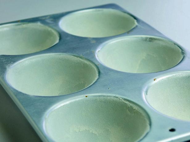 Halloween Recipe: Furry Snowball Monsters | HGTV