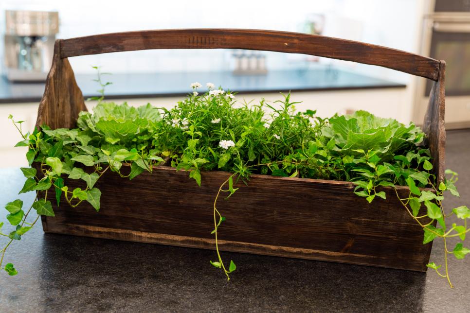 Fixer Upper Flower Arrangements and Centerpieces | HGTV's Fixer Upper ...