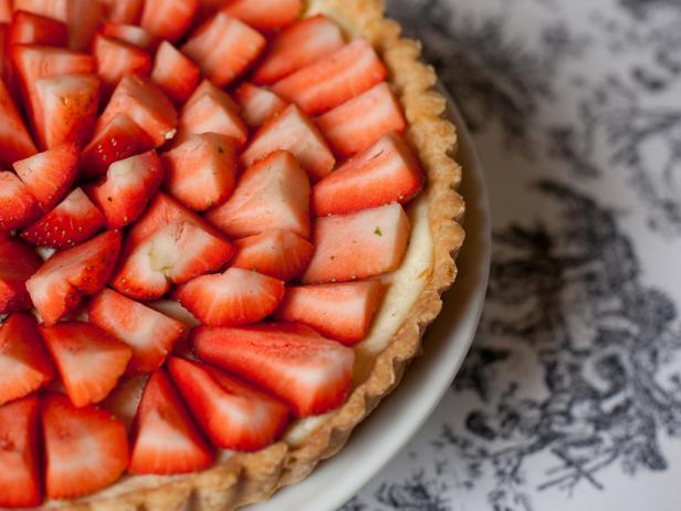 Strawberry and Ricotta Tart Recipe | HGTV