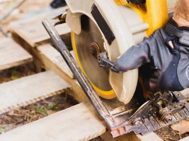 DIY Pallet Sled for Holiday Decor | HGTV