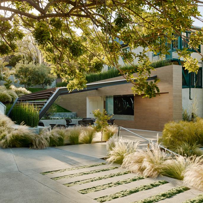 Charles Debbas | HGTV