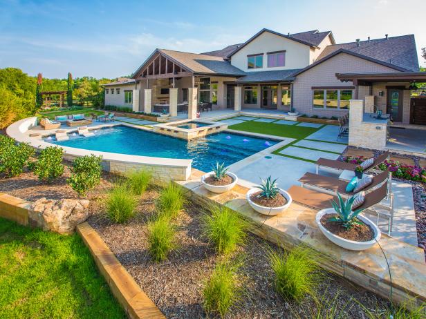 Pool Entertainment Area With Gourmet Kitchen and Pizza Oven | Aquaterra ...