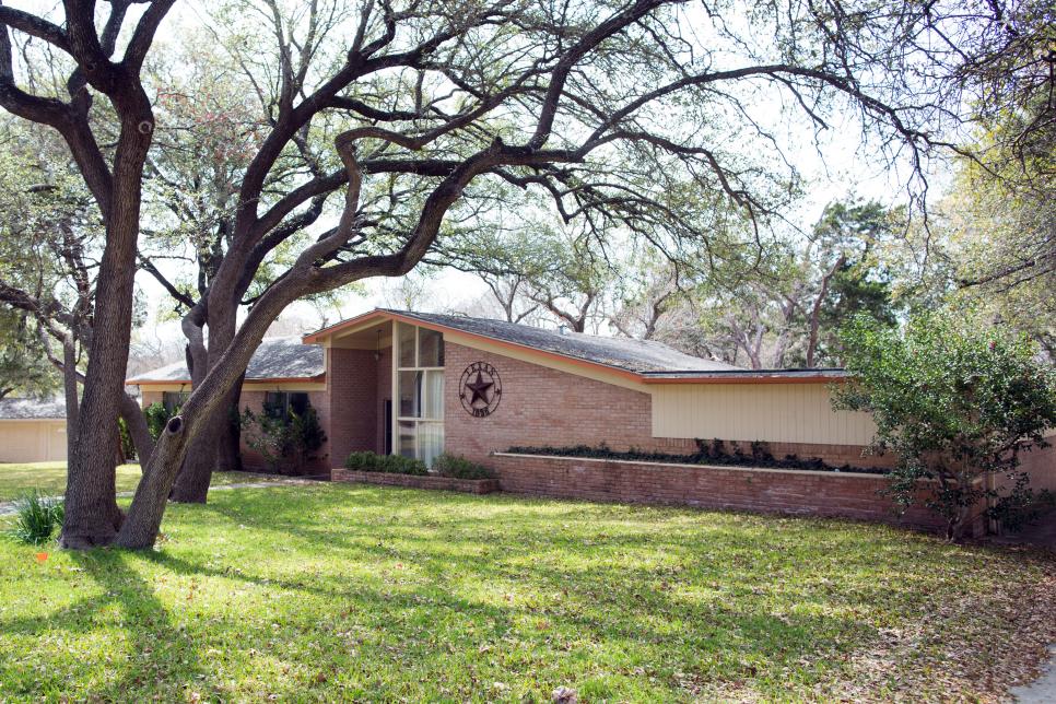 Fixer Upper: Midcentury Ranch Gets a New Look With a Farmhouse Feel ...