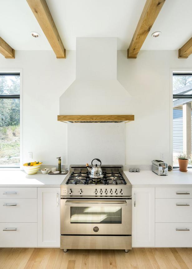 How to finish this range hood? Trim? Paint? : r/interiordecorating