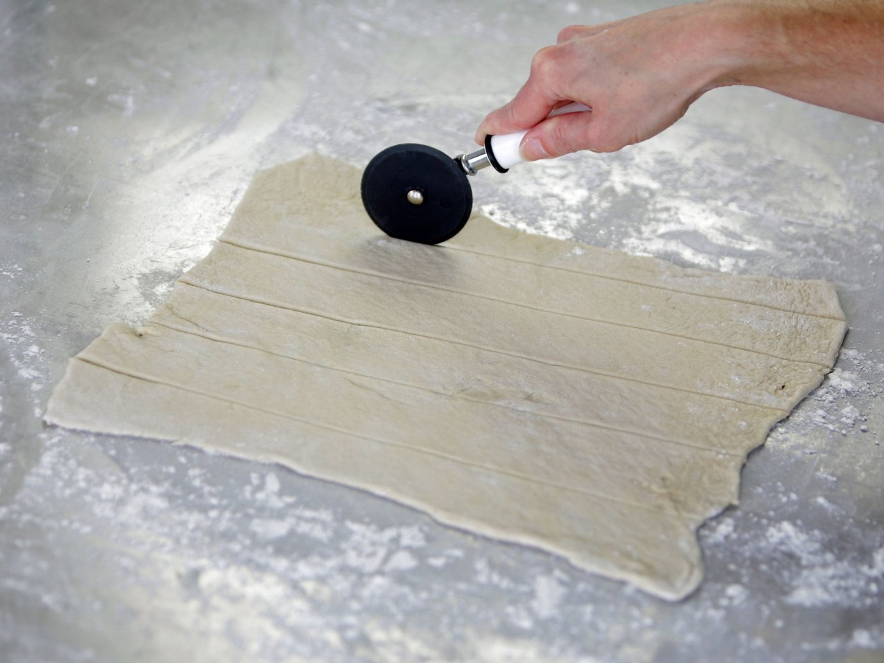 Edible Thanksgiving Centerpiece | How to Make a Bread Cornucopia | HGTV