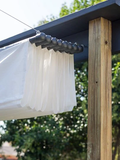 Retractable sun shade store