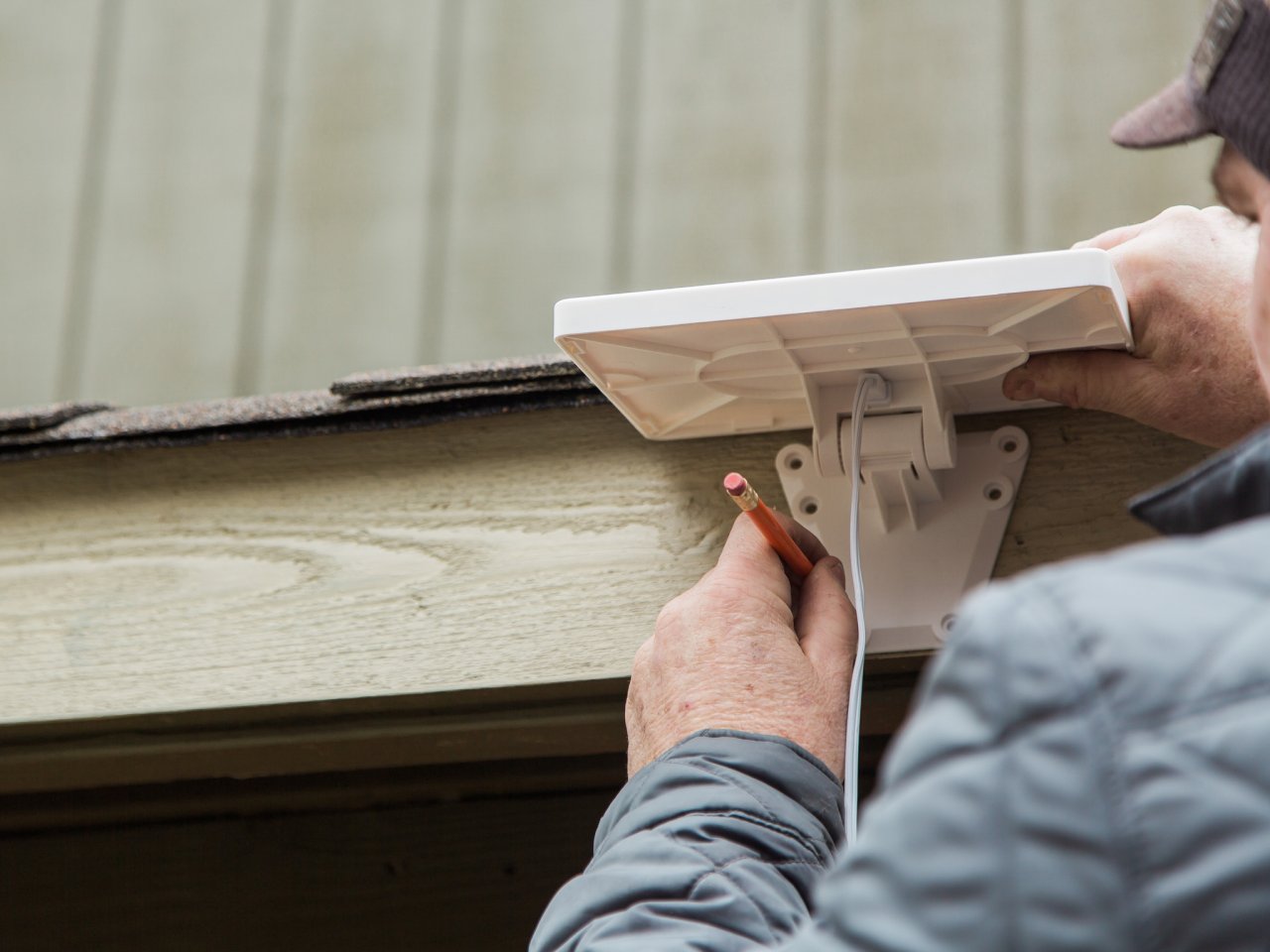 How to Install a Solar-Panel Security Light | HGTV