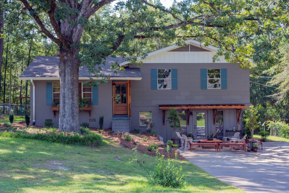 'Home Town' House Renovated in Series First Season Is Up for Sale ...