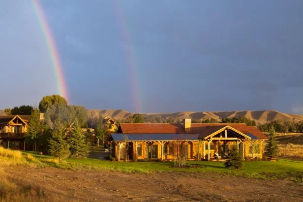 Three-Bedroom Ranch Guesthouse Has Rustic Style | HGTV