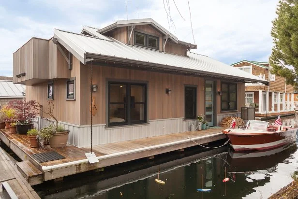 Contemporary Houseboat | HGTV