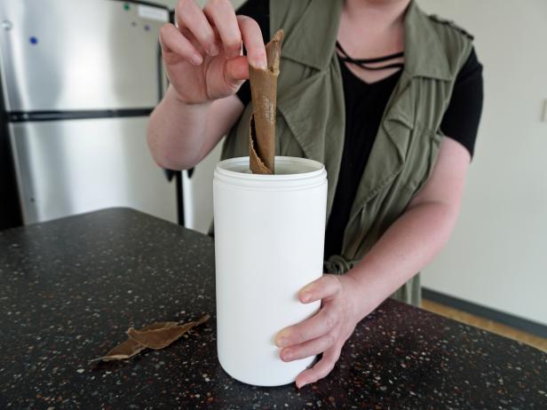 How to Make Your Own Household Cleaning Wipes | HGTV