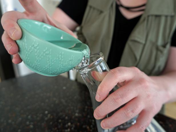 How to Make Your Own Household Cleaning Wipes | HGTV