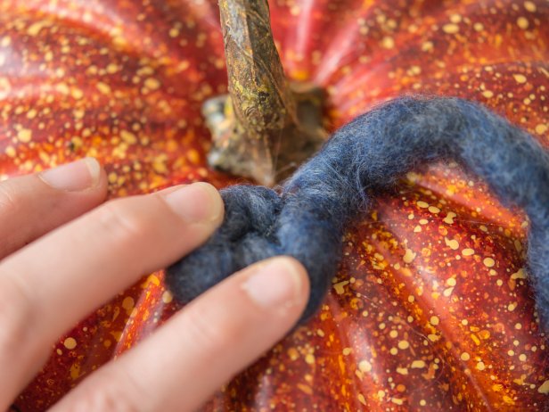 Easy-to-Craft Yarn Pumpkins | HGTV