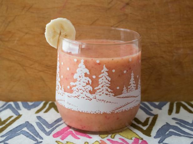 Make a Fruit Smoothie With Fresh Snow | HGTV