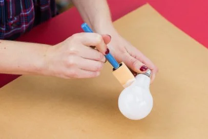 how to draw a light bulb step by step