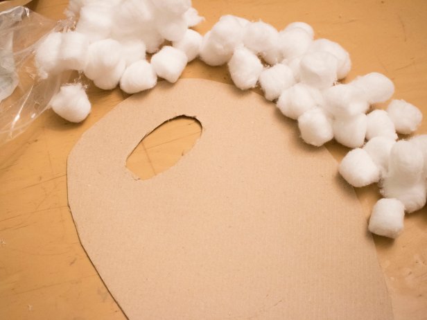 Easy DIY Photo Props for a Kid-Friendly Holiday Party | HGTV