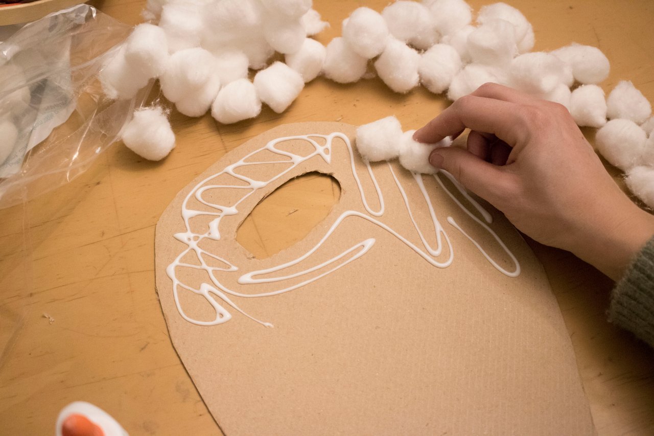Easy DIY Photo Props for a Kid-Friendly Holiday Party | HGTV