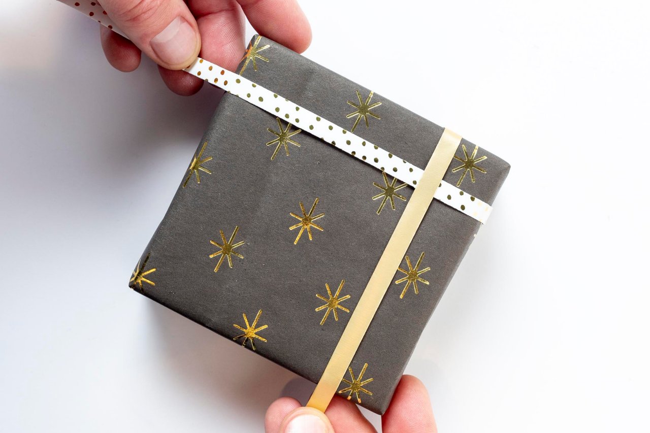 8 Designer Tricks for Gifts That Are Dressed to Impress | HGTV