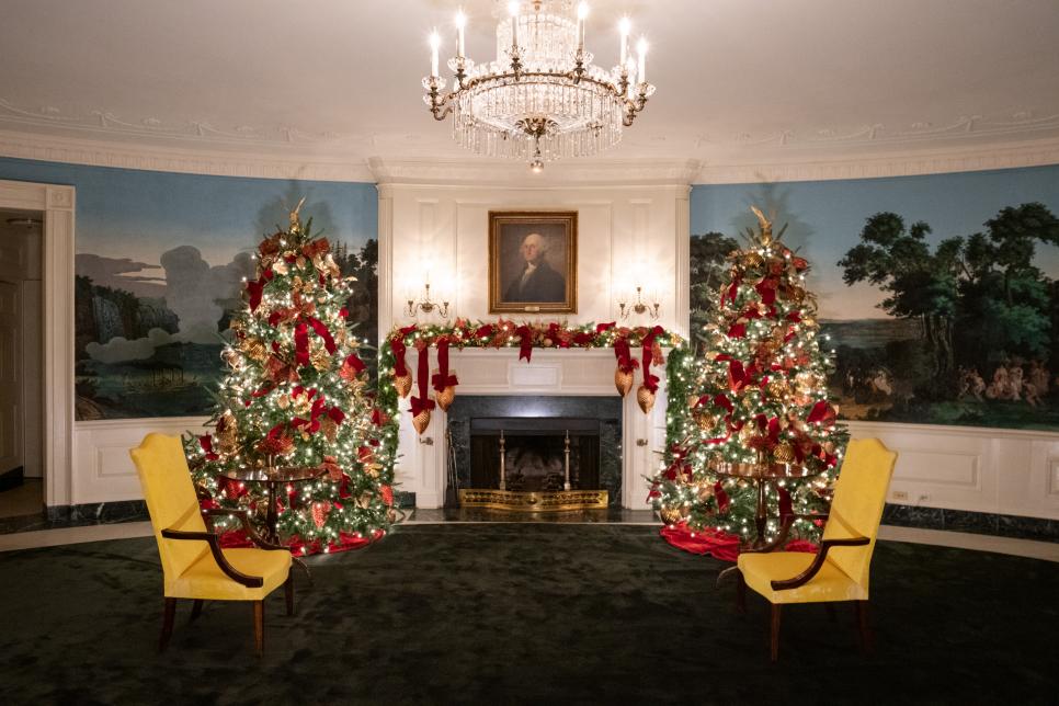 White House Christmas Tour 2018 | White House Christmas 2018 | HGTV