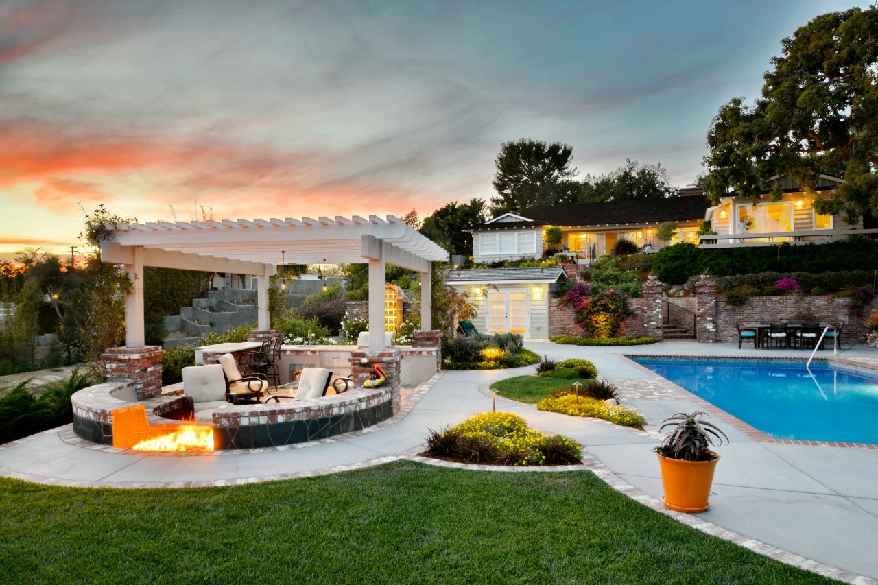 Fire Pit And Outdoor Kitchen Pool Bar Beyond Backyards: Luxury Outdoor