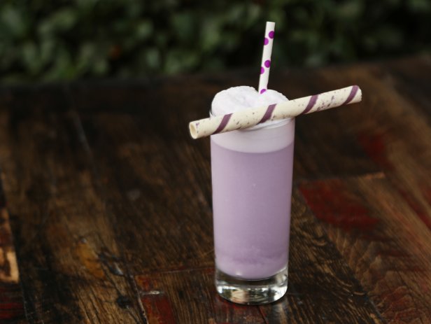 3 Ways to Make an Ultra Violet Cocktail | HGTV