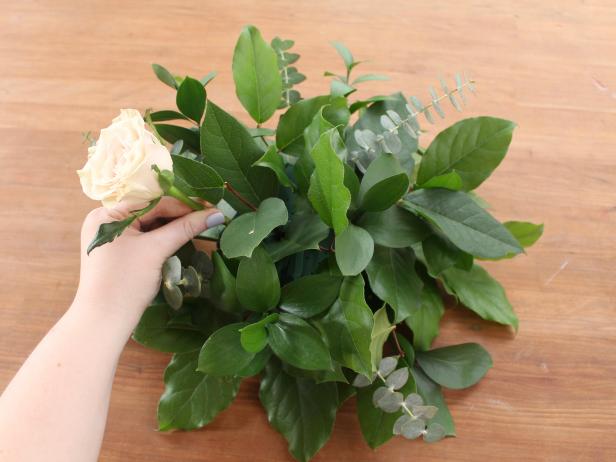 How to Make an Easy Floral Foam Arrangement | HGTV