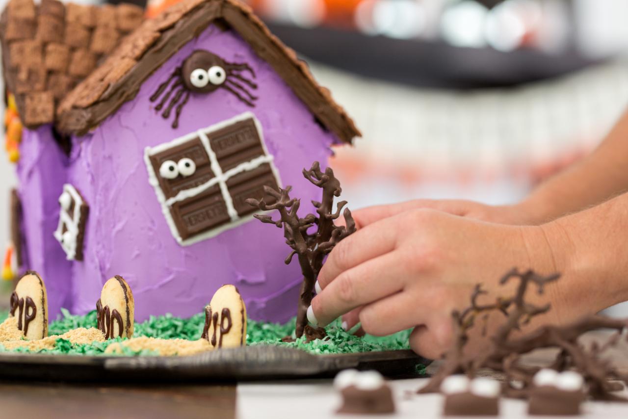 How to Make a Haunted Gingerbread House for Halloween | HGTV