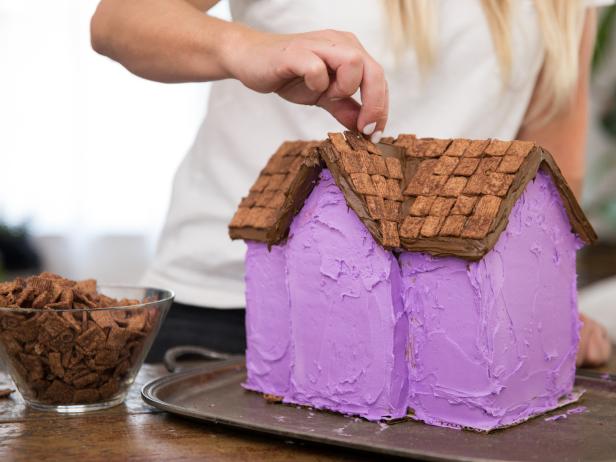 How to Make a Haunted Gingerbread House for Halloween | HGTV