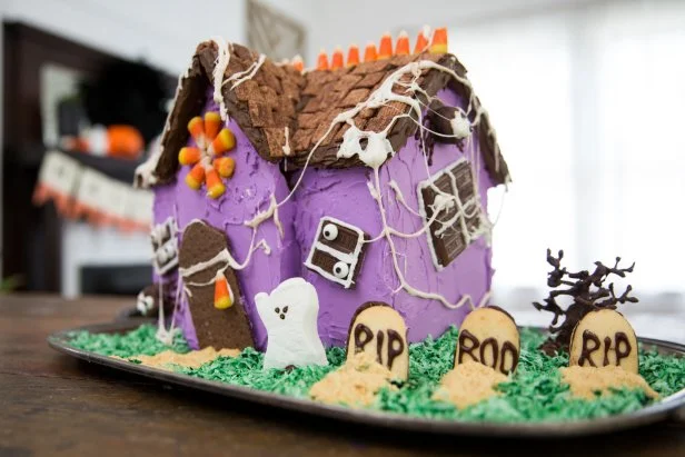 How to Make a Haunted Gingerbread House for Halloween | HGTV