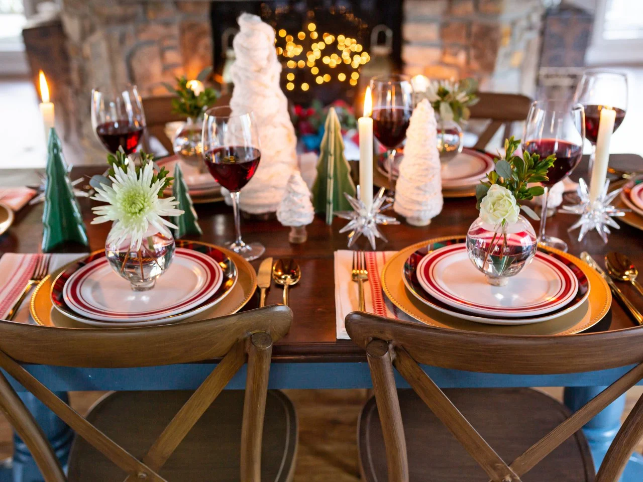 christmas dinner table setting
