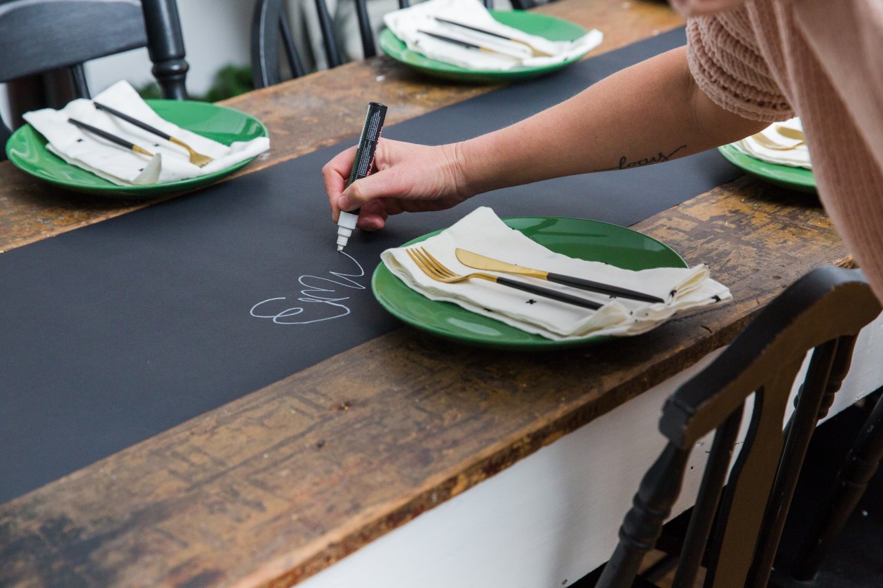 5 DIY Holiday Table Runners | How to Dress Up Your Holiday Table With ...