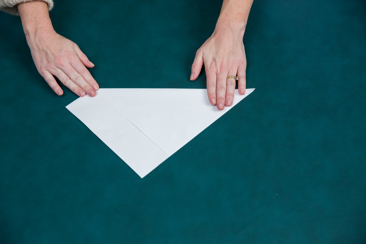 5 DIY Holiday Table Runners | How to Dress Up Your Holiday Table With ...