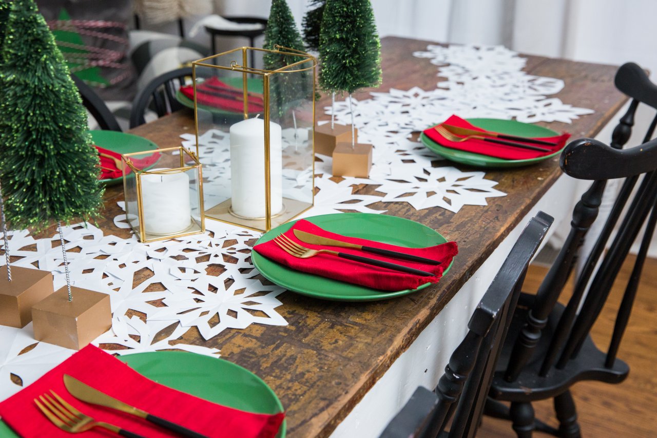 5 DIY Holiday Table Runners | How to Dress Up Your Holiday Table With ...