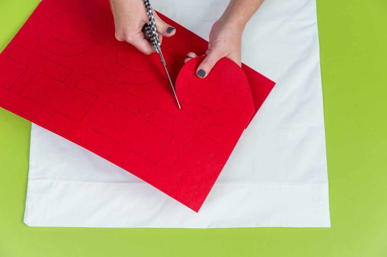 How to Make DIY Santa Sacks for Christmas Presents | HGTV